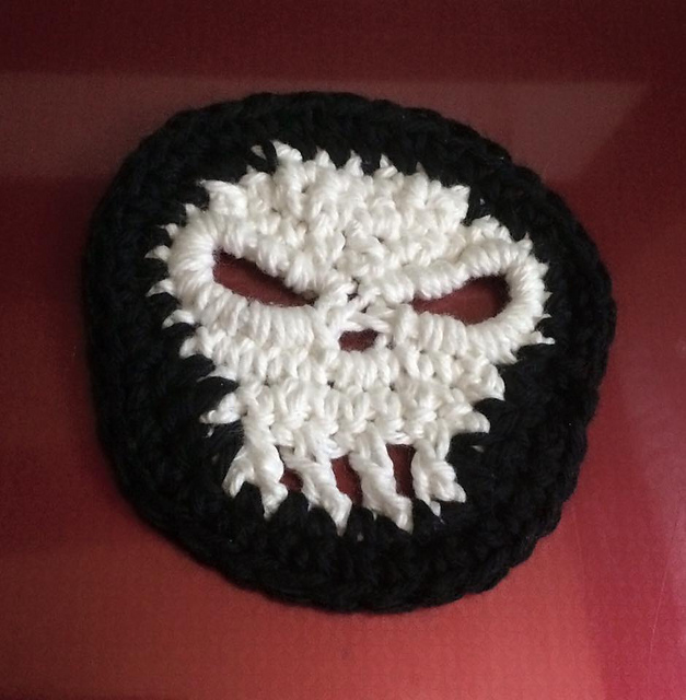 Ravelry: Skull Coaster pattern by Amanda Shore
