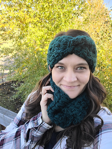 Ravelry: Chestnut Headband and Cowl pattern by Michelle Muskett