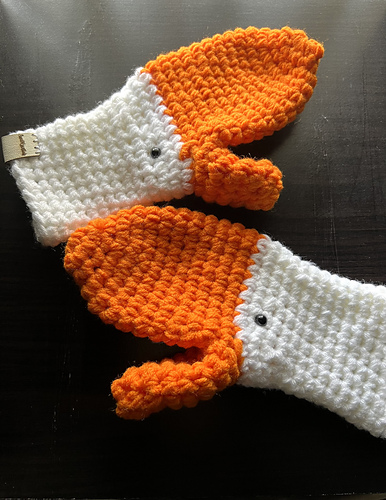 Ravelry: Goose Mittens pattern by Carrie Streb Designs