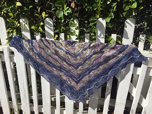 Ravelry: Curved Triangle Shawl pattern by Iris Schreier
