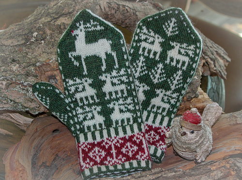 Ravelry: All the Reindeer Mittens pattern by Janet Welsh Knits