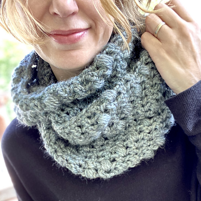 Ravelry: Jiffy Pop Cowl pattern by Cathy Colson