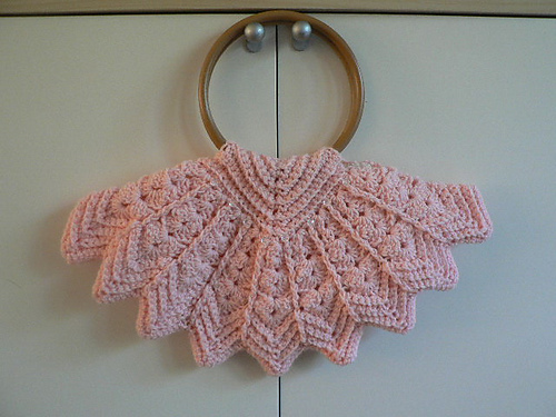 Ravelry: Vintage Fan Purse pattern by Candi Jensen