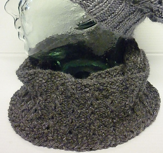 Ravelry: Black Pug Knits Flicker Cowl pattern by Andrea Rainey