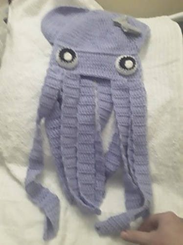 Ravelry: Squid Hat pattern by Christjan Bee