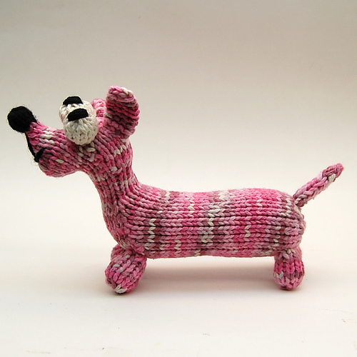 Ravelry: Wiener Dog Dachshund Knitting Pattern pattern by cheezombie