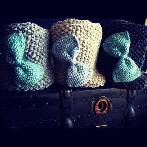 Ravelry: Bow Infinity Scarf pattern by Chelsea Case