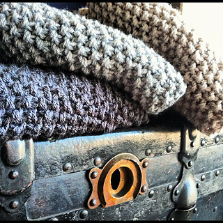 Ravelry: Bow Infinity Scarf pattern by Chelsea Case