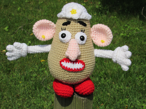 Ravelry: Mr & Mrs Spud Head pattern by Amy’s Crochet Cave