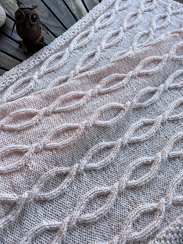 Ravelry: Cable Hugs pattern by Cheryl Beckerich