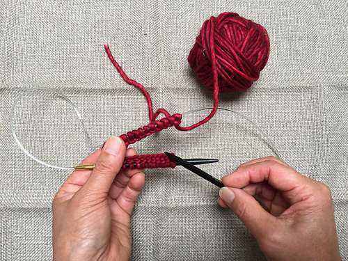 Ravelry: Magic Loop Fingerless Mitts pattern by Chiaki Hayashi