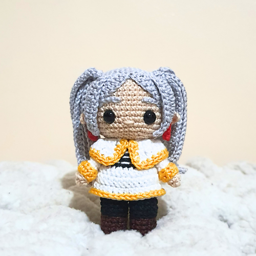 Ravelry: chibi Frieren pattern by Maria Manika