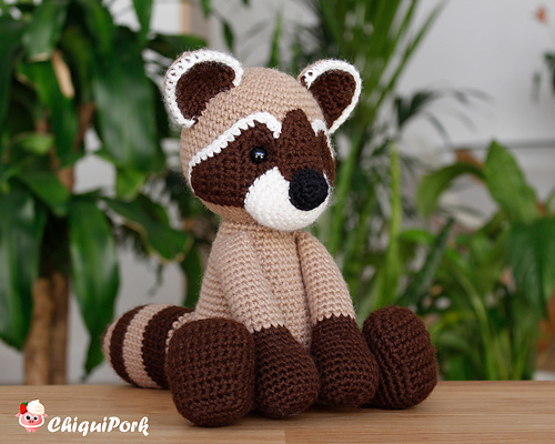 Ravelry: Kevin the raccoon pattern by David Román