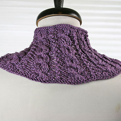 Ravelry: Gordian Twist Neckwarmer pattern by Chrissy Gardiner