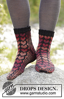Ravelry: 183-24 Queen of Hearts Socks pattern by DROPS design