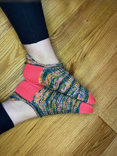 Ravelry: Sporty Shorty Heel Tab Socks pattern by Christina Lively