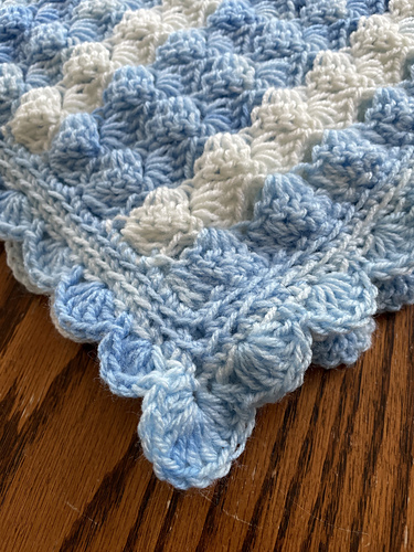 Ravelry: The Baby ZigZag Baby Blanket pattern by Christine Longe
