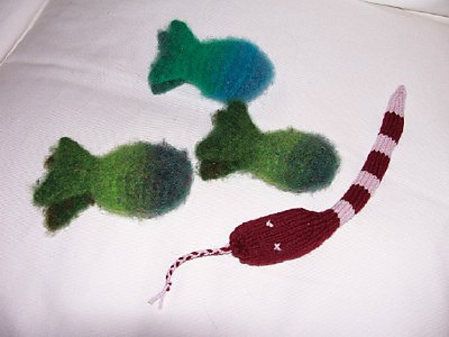 Ravelry: felted catnip toys - school of fish pattern by Cecelia Madison