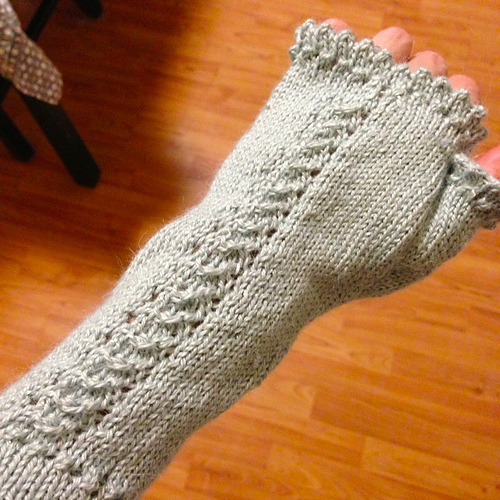 Ravelry: Half-Day Off Mitts pattern by Sara Lamb