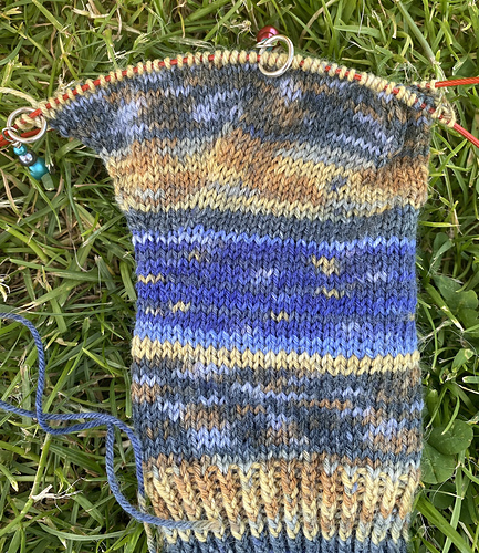 Ravelry: Wavy Mittens pattern by Cisca Travaille