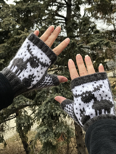 Ravelry: Moose & rabbit mittens pattern by Judith Stein