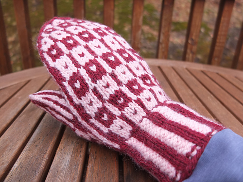Ravelry: Multi-Pane Mittens pattern by Carolyn Kern