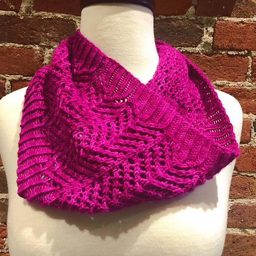 Ravelry: Arrow Lace Cowl pattern by Miriam Pike