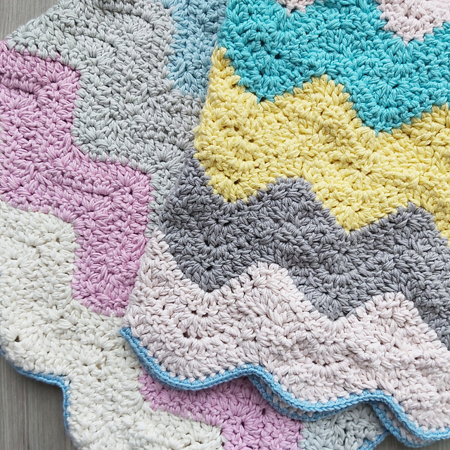 Ravelry: EASY BREEZY Ripple Baby Blanket pattern by Bonnie Barker