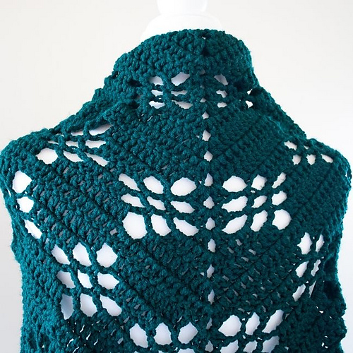Ravelry: Ivy Triangle Shawl pattern by Suzanne Carlson