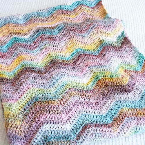 Ravelry: Cara Shawl pattern by Suzanne Carlson