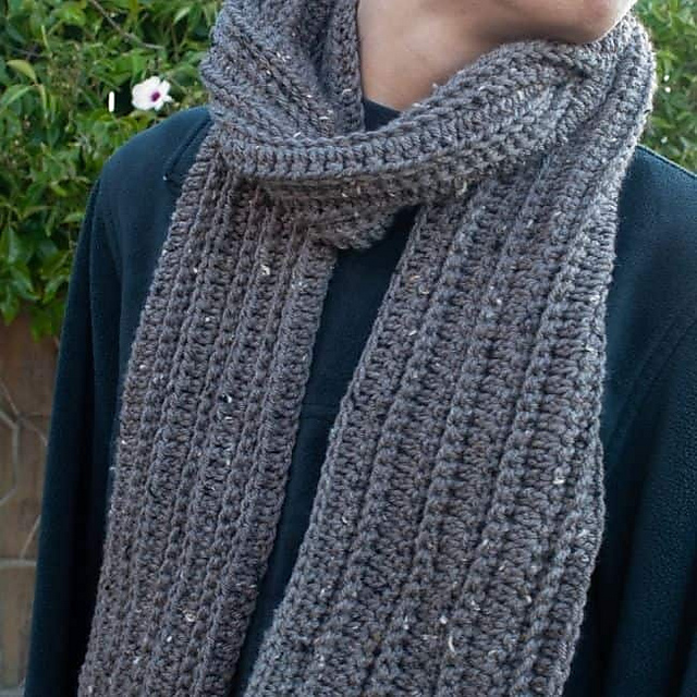 Ravelry: Mens Ribbed Scarf pattern by Suzanne Carlson