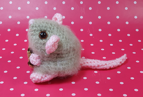 Ravelry: Mouse with a cookie pattern by Kylie Slee