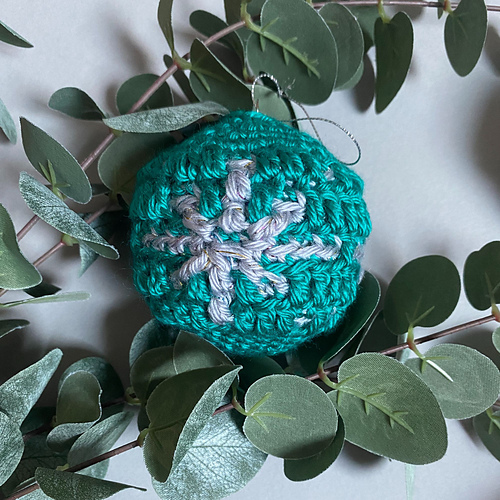 Ravelry: Snowflake Bauble pattern by Concrete Gems