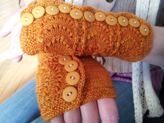 Ravelry: contrahdancah's More Spatterdash Wristers!
