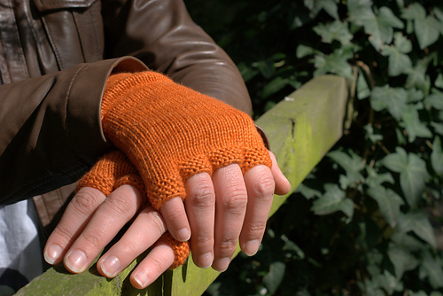 Ravelry: Kamala Mitts pattern by Ruth Garcia