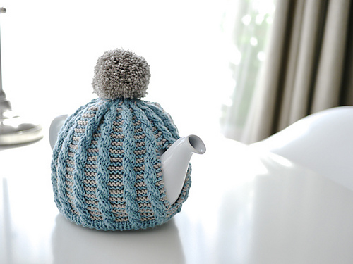 Ravelry: Cable Tea Cosy pattern by Kyoko Nakayoshi