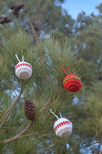 Ravelry: Quick Christmas Ornaments pattern by Rachel Counts
