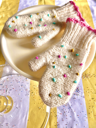 Ravelry: Frosted with Sprinkles Mittens pattern by Abby Brown