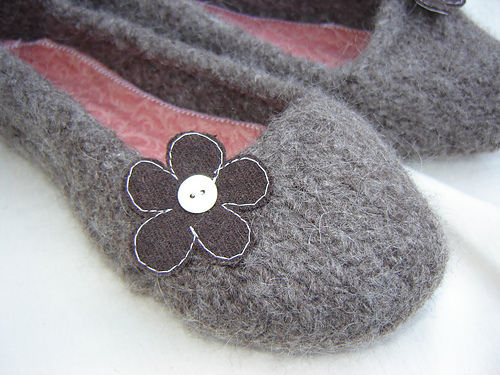 Ravelry: Seamless Slippers pattern by Lisa Gerber