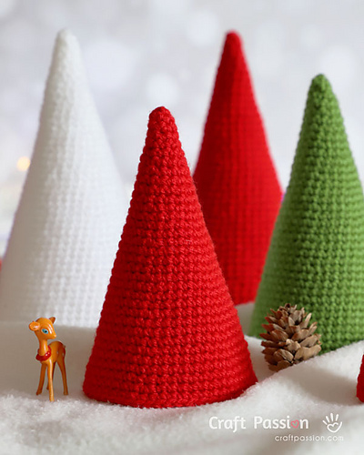 Ravelry: Winterland Cone Tree pattern by Joanne Loh