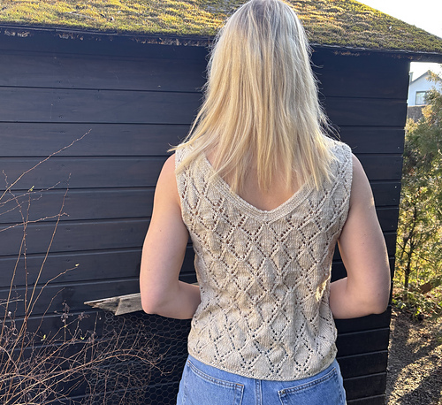 Ravelry: Rhombus Top pattern by Craftrebella
