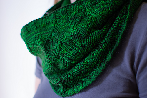 Ravelry: Dragon Skin Cowl pattern by Craftslayer