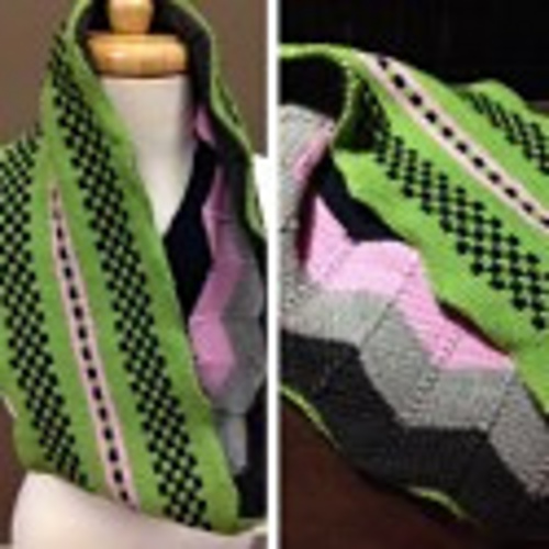 Ravelry: Chevron & Checks Cowl pattern by Starla Knits