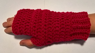 Ravelry: Fingerless gloves pattern by Kerry Lucas