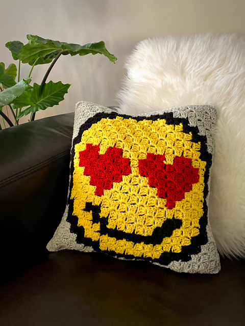 Ravelry: Smiley Face Pillow C2C pattern by Emese Kovacs
