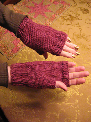 Ravelry: NL13 Fittin’ Mittens: Mitts that Fit pattern by Nancy Lindberg