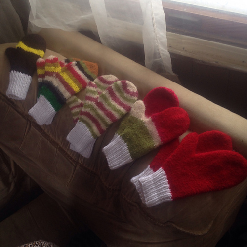 Ravelry: Snow Day Mittens pattern by Melissa Metzbower