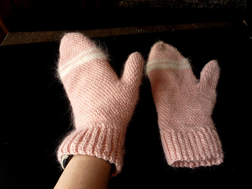 Ravelry: Simple Slip Stitch Mittens pattern by Lynn Sibley