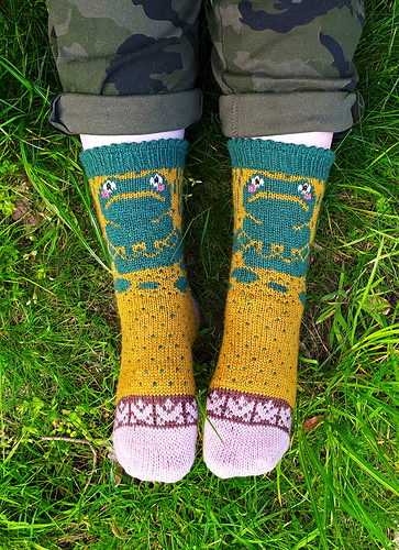 Ravelry: Frog Lilies Socks pattern by Jacquline Rivera