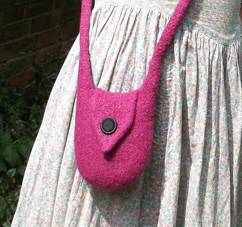 Ravelry: Laila Felt shoulder Bag pattern by Claire Fairall Designs